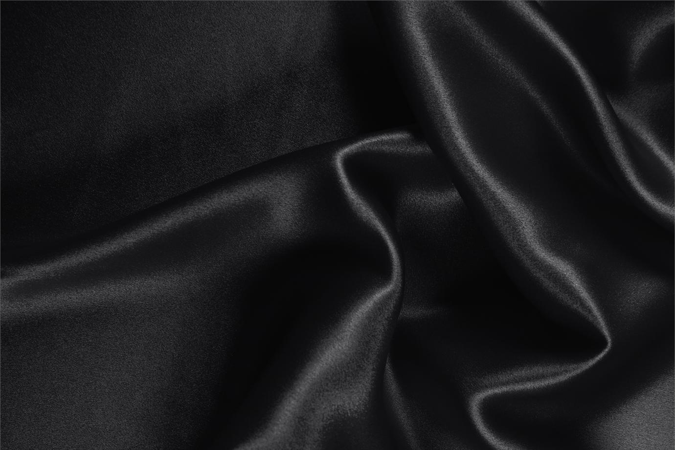 Tessuto Crêpe Satin Nero in seta per abbigliamento